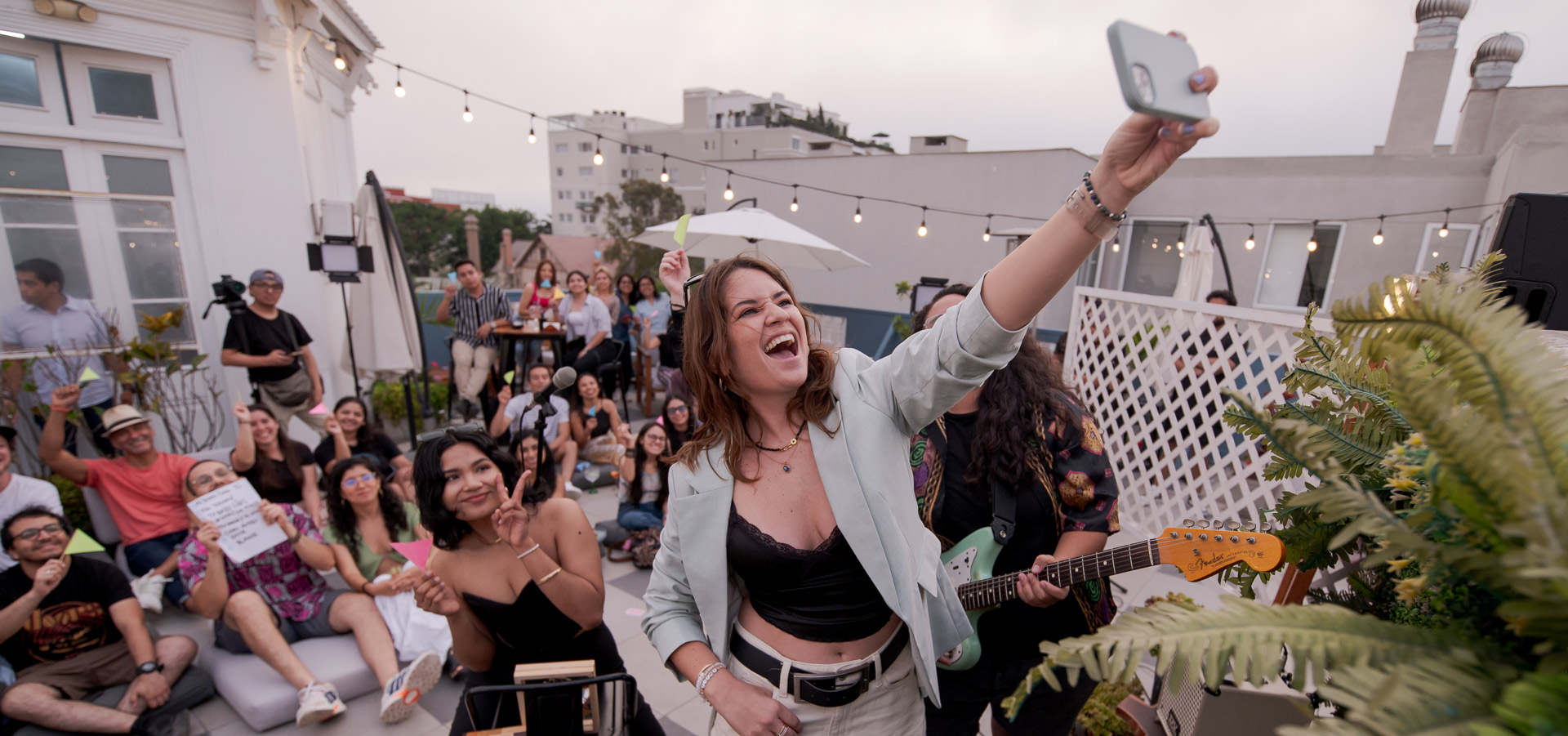 5 Ways to Make a Friend at a Sofar Show